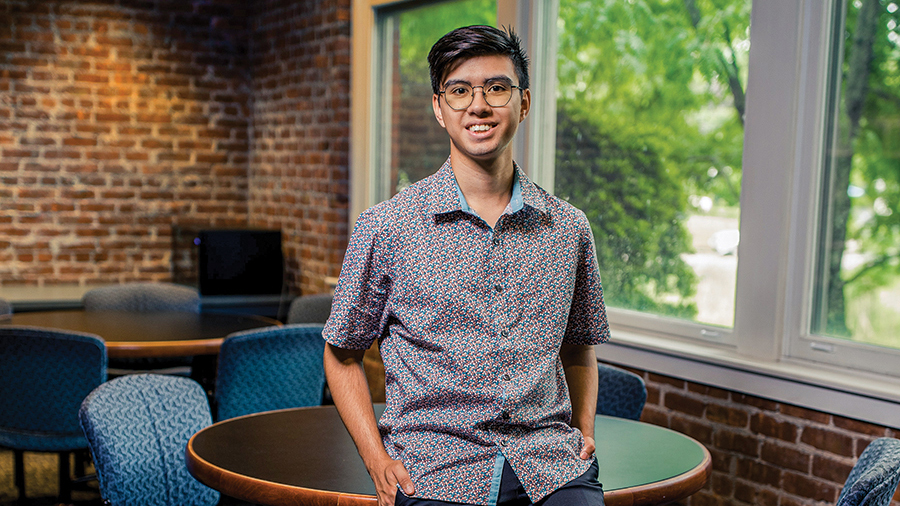 IT Student Embraces Barkada and Tinkers with His Future | Fairleigh Dickinson University